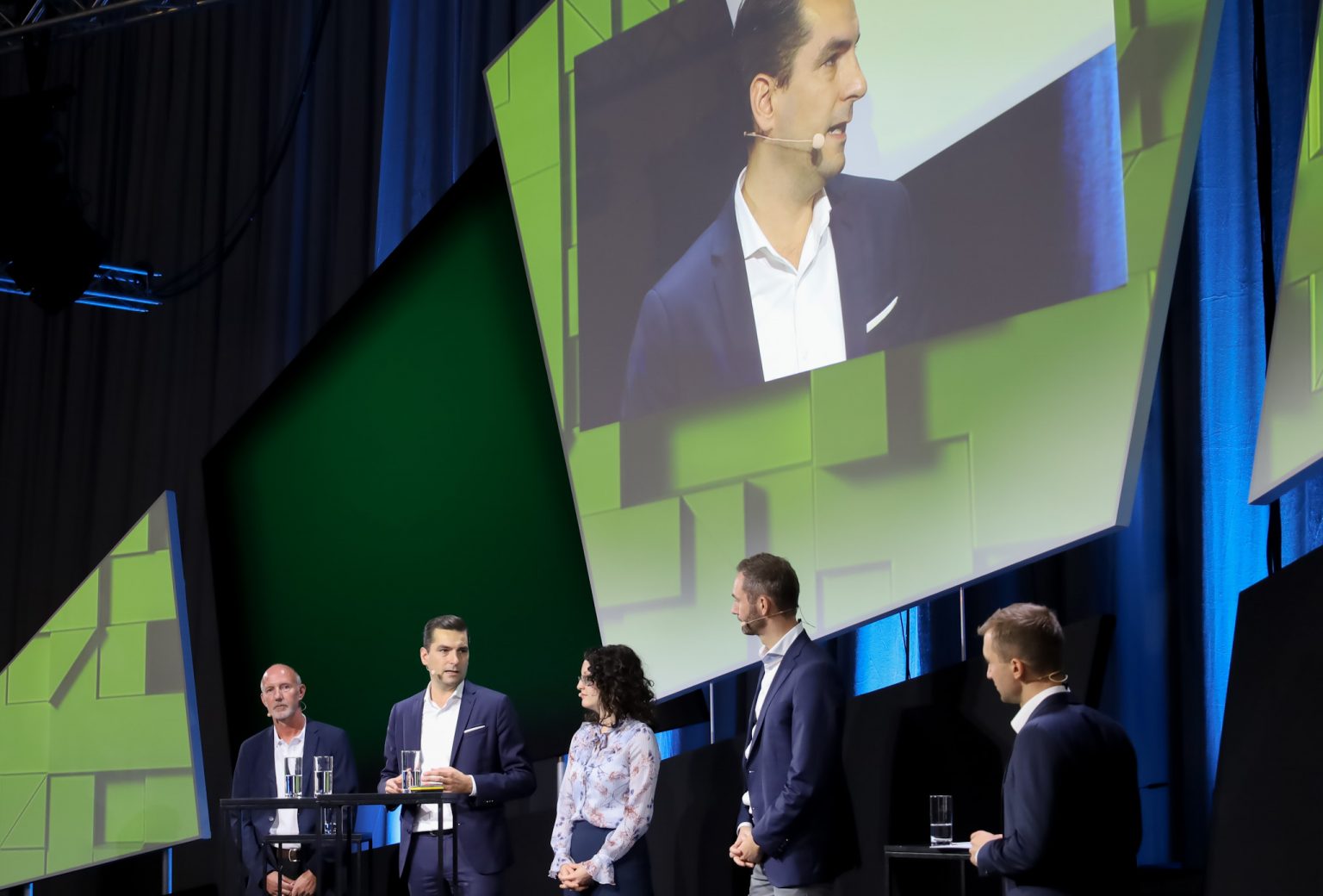 Nicolas Zippelius MdB als Podiumsdiskutant bei der Smart Country ...